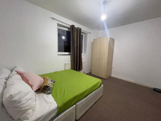 Room at Ivy Road, Greater London