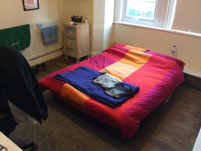 Room at Ivydale Road, Greater London