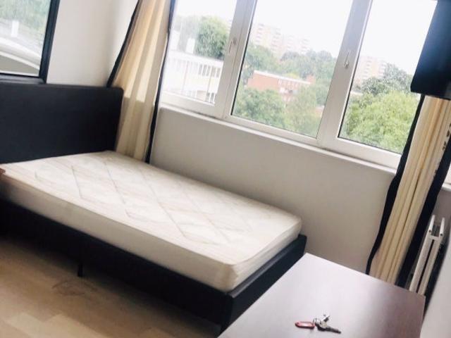 Room at Ibsley Gardens, Greater London
