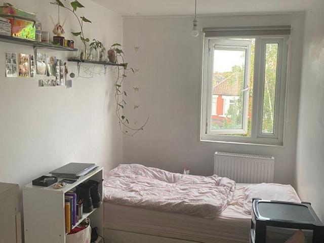 Room at Ida Road, Greater London