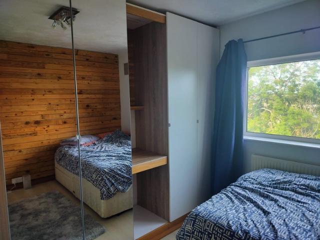 Room at Ilchester Crescent, Bristol