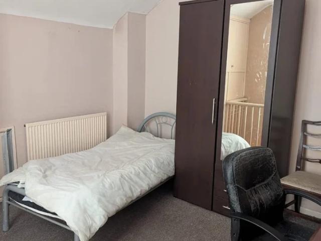Room at Imperial Road, Nottingham