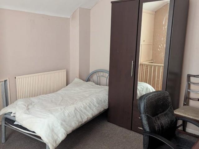 Room at Imperial Road, Nottingham