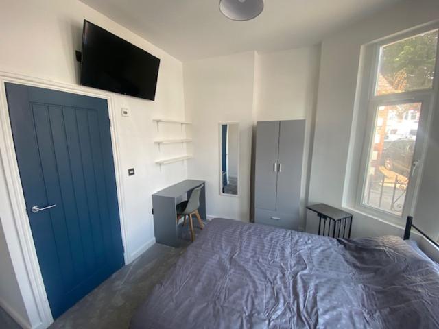 Room at Inglefield Avenue, Cardiff