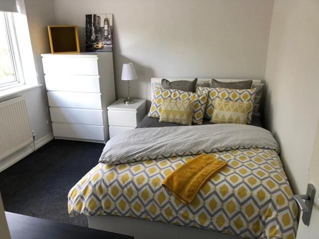 Room at Inglehurst, Borough of Runnymede