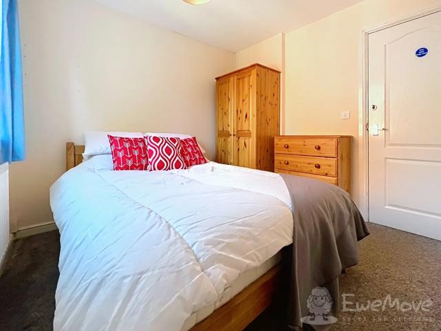 Room at Ingles Drive, Worcester