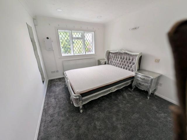 Room at Ingleside, Slough