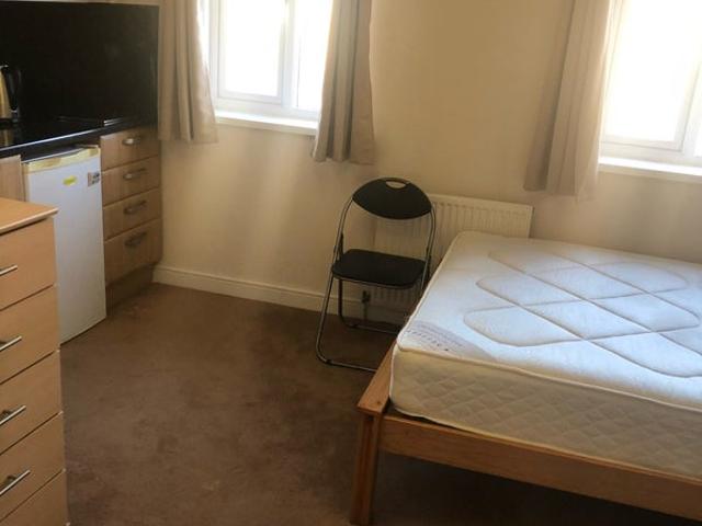 Room at Inglewood Close, Greater London