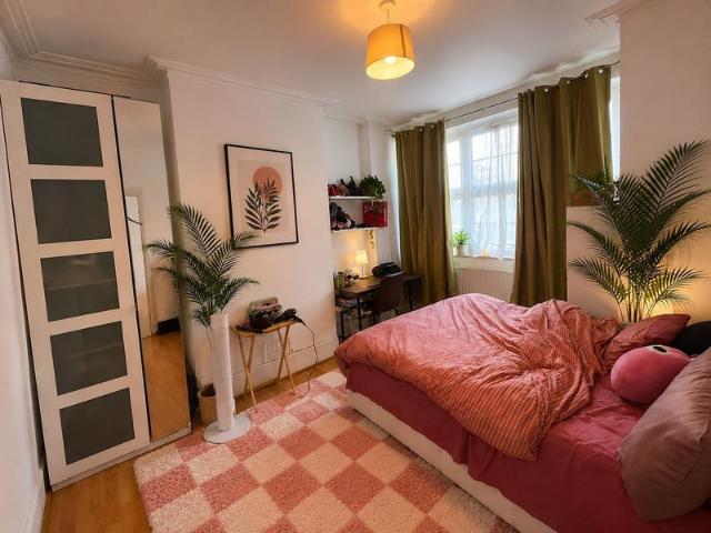 Room at Ingram Road, Greater London