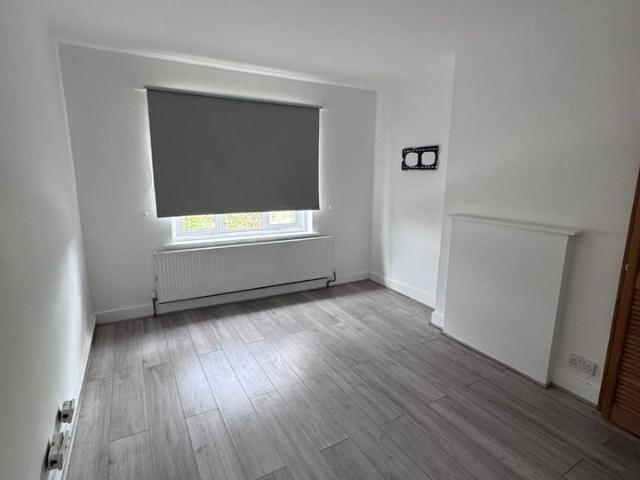 Room at Ingram Road, Greater London