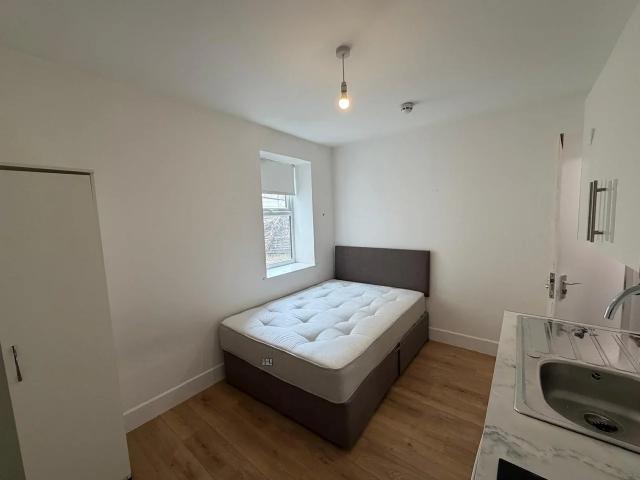 Room at Inwood Road, Greater London