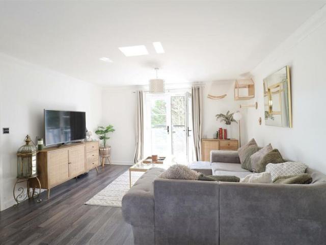 Room at Iron View, Braintree