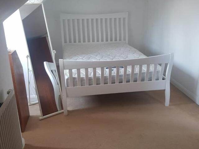 Room at Jubilee Avenue, Chelmsford