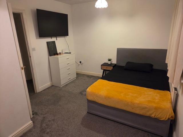 Room at Jubilee Gardens, Birmingham