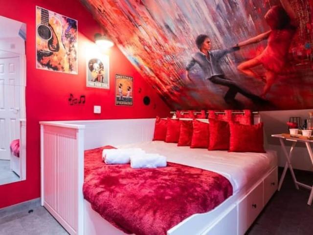 Room at Jubilee Street, Nottingham