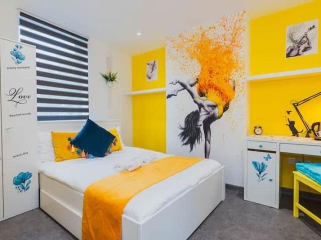 Room at Jubilee Street, Nottingham