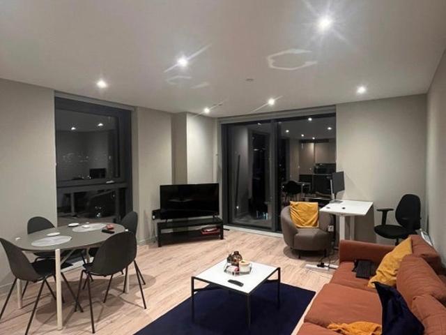 Room at Junction Approach, Greater London