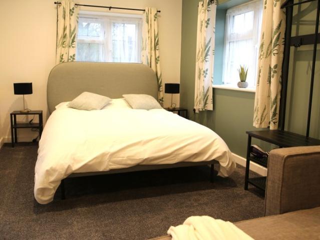 Room at Juniper Road, Crawley