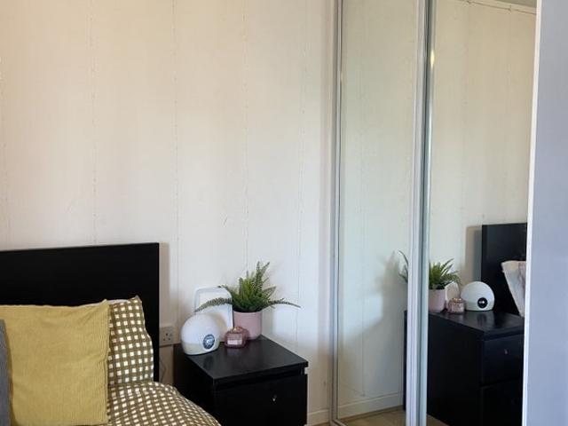 Room at Jupp Road, Greater London