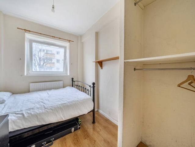 Room at Jamaica Road, Greater London