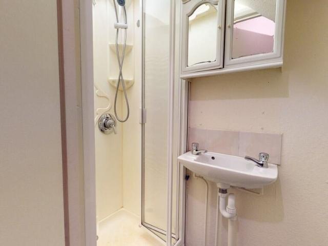 Room at James Avenue, Greater London