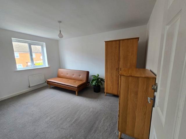 Room at James Fullarton Way, Coventry