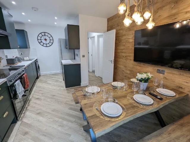 Room at James Road, Bristol