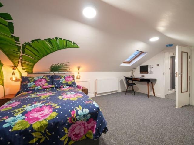Room at James Road, Bristol