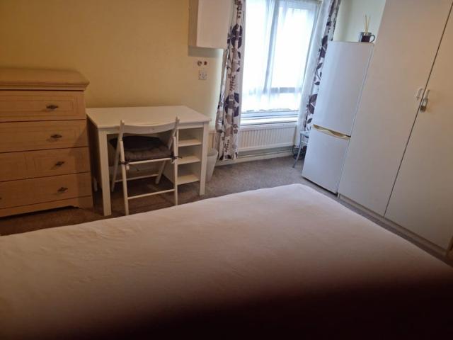 Room at Jarrow Road, Greater London