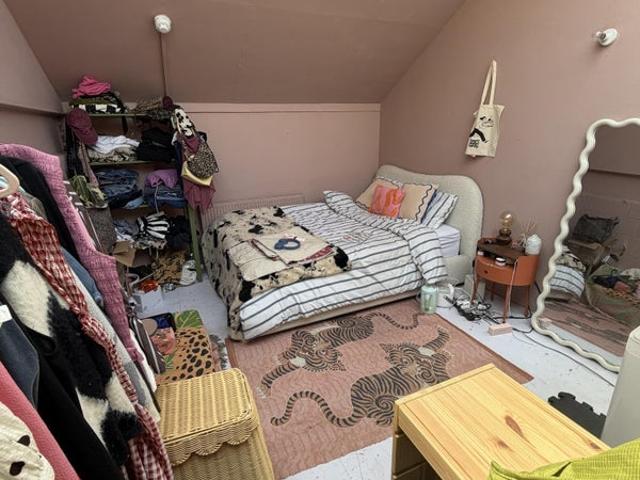 Room at Jarrow Road, Greater London