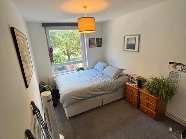 Room at Jarrow Road, Greater London