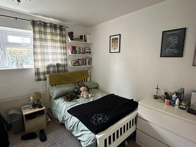 Room at Jeffrey's Road, Greater London
