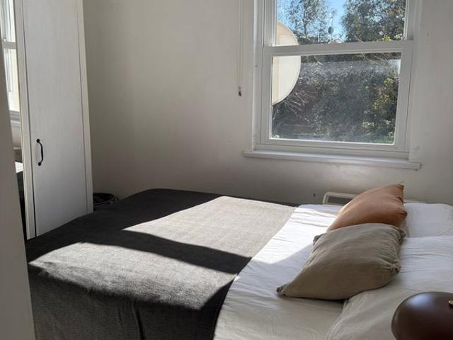 Room at Jeffrey's Road, Greater London