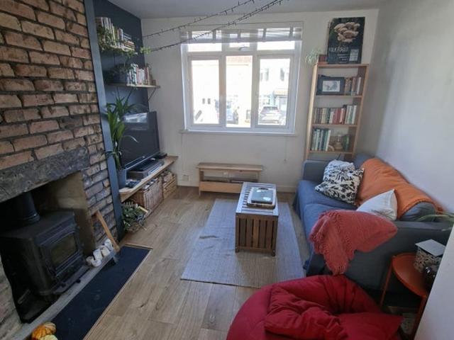 Room at Jersey Avenue, Bristol