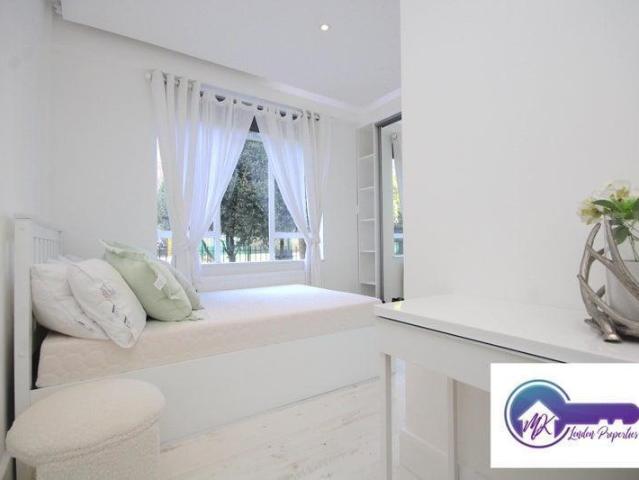 Room at John Aird Court, City of Westminster