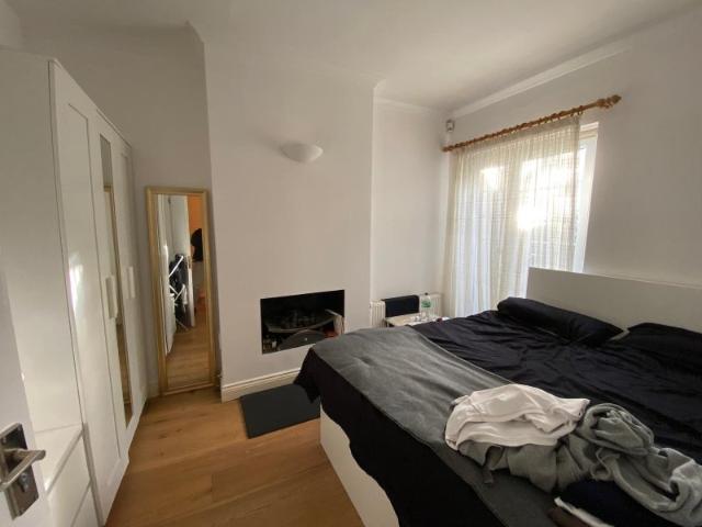Room at Kelfield Gardens, Greater London