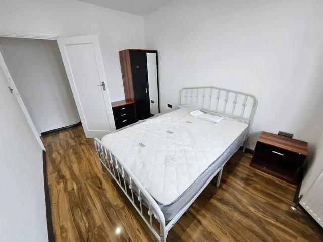 Room at Kelsie Way, Greater London