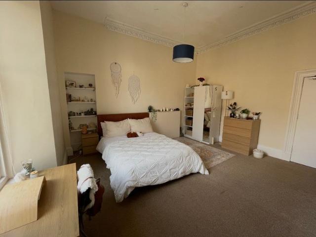 Room at Kelvingrove Street, Glasgow