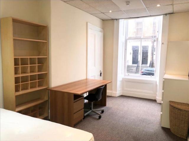 Room at Kelvingrove Street, Glasgow