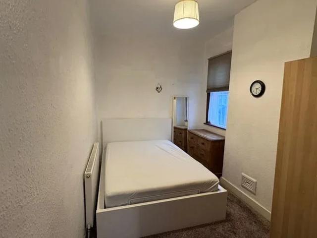 Room at Kempton Road, Greater London