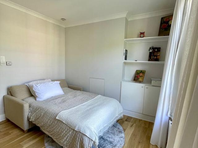 Room at Kempsford Gardens, Greater London