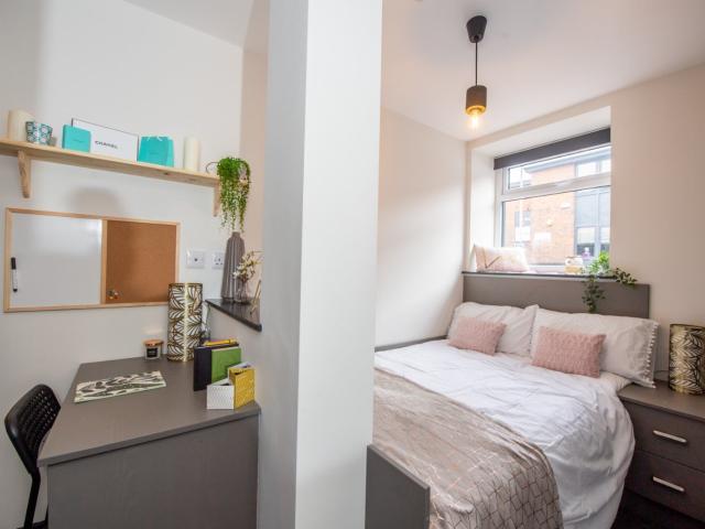 Room at Kempston Street, Liverpool