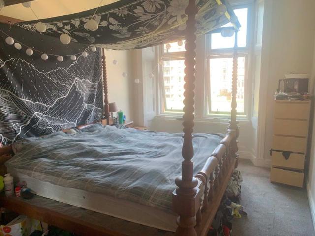 Room at Kennyhill Square, Glasgow
