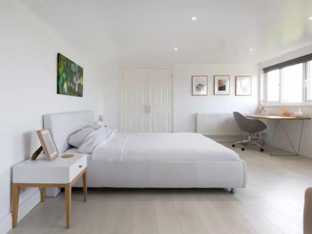 Room at Kennedy Road, Cherwell District