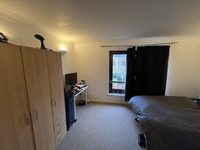Room at Kennet Street, Greater London
