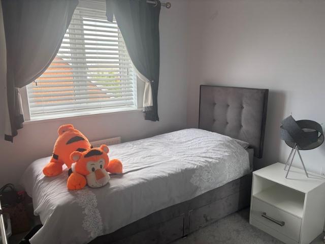 Room at Kenbury Drive, Slough