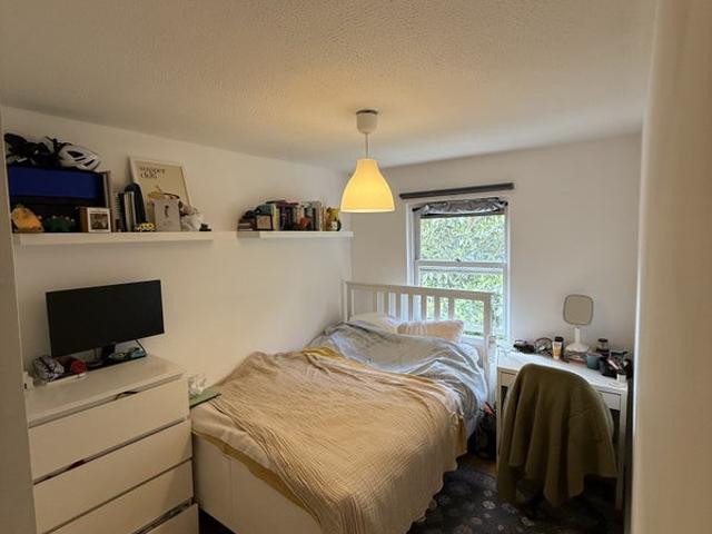 Room at Kendal Close, Greater London