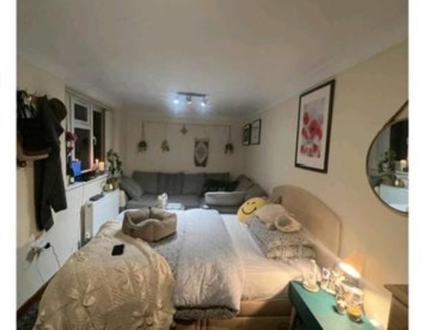 Room at Kendal Drive, Slough