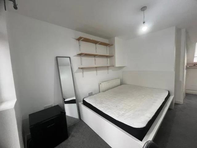 Room at Kenley Road, Greater London