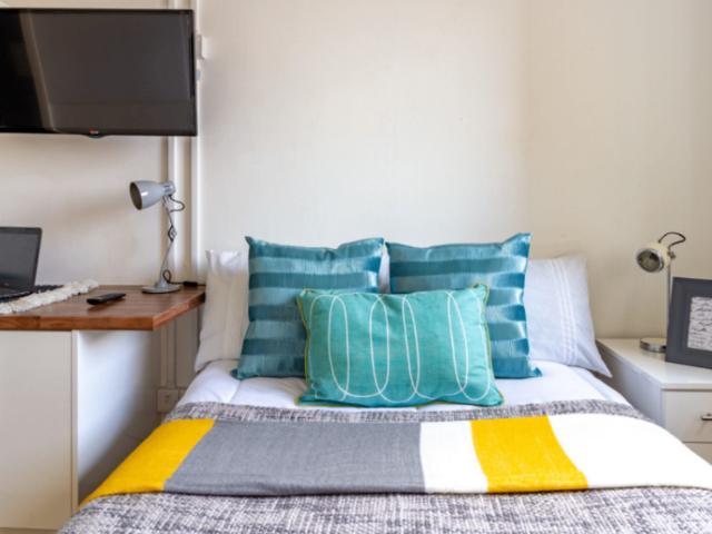 Room at Kensal Road, Greater London